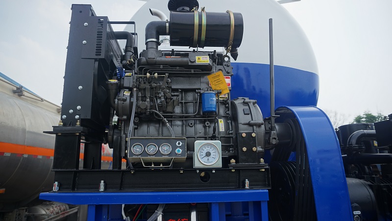 Composition structure of powder tanker trailer